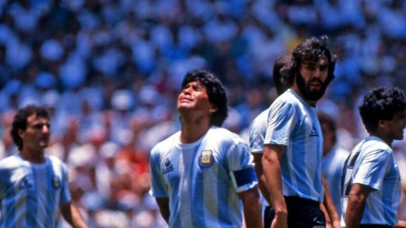 La camiseta que usó Maradona en la final de México '86 vuelve a manos ...
