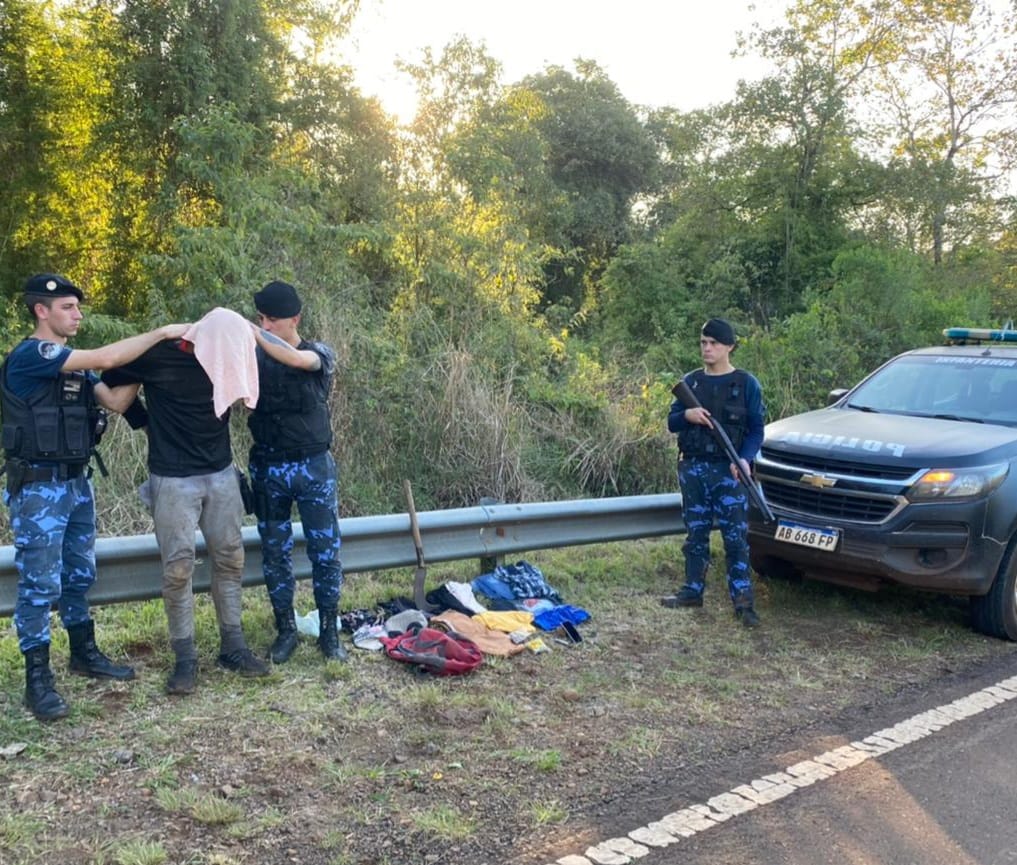 Atraparon a uno de los dos prófugos de la comisaría de Piñalito Norte Atraparon a uno de los dos prófugos de la comisaría de Piñalito Norte