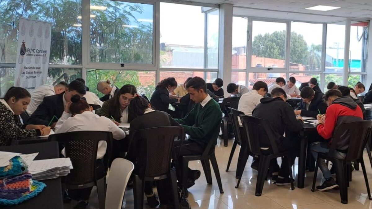 Activando Voluntades acompaña a jóvenes para ingresar a la Aeronáutica