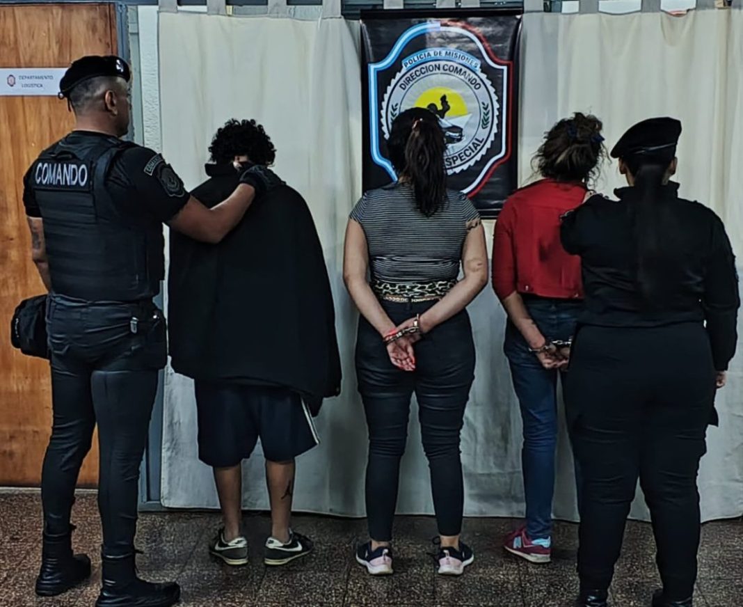 Una mujer y sus cómplices fueron arrestados por amenazar a su ex con un arma en Posadas